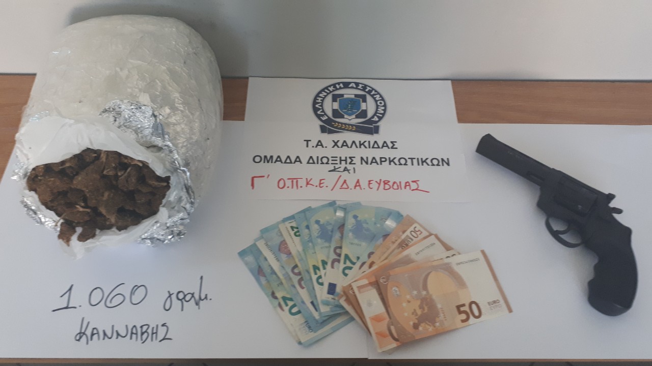 Τον σταμάτησαν για έλεγχο και είχε επάνω του περίστροφο και ναρκωτικά ...