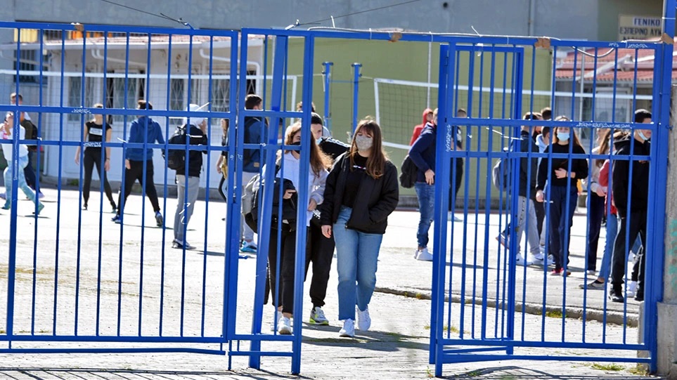 Ανοιγμα σχολείων: Οι 14 οδηγίες του υπουργείου Παιδείας - Το τμήμα θα ...