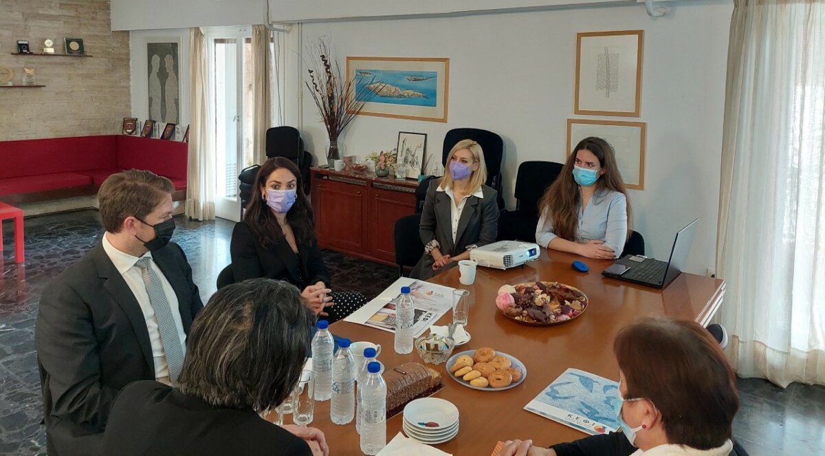 Επίσκεψη της Υφυπουργού Εργασίας στα γραφεία του Συλλόγου Καρκινοπαθών ...