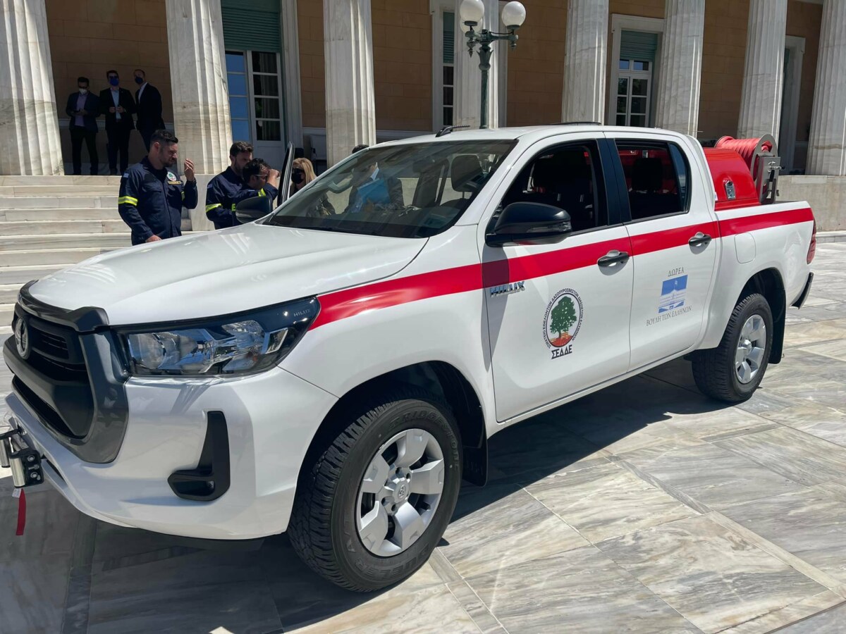 Πυροσβεστικό όχημα πολλαπλών χρήσεων από τη Βουλή για τη Βόρεια Εύβοια ...