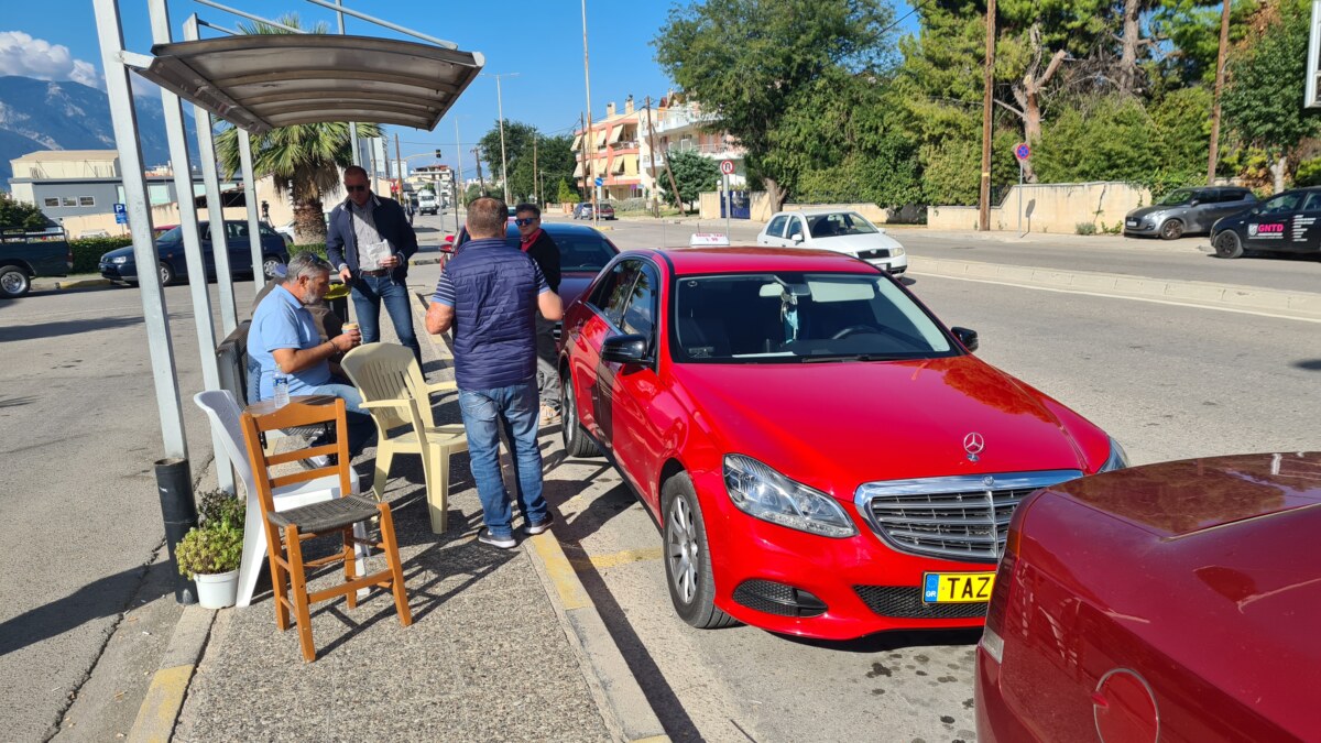 Οδηγοί ταξί: Πρόβλημα η υψηλή φορολογία, όχι τα αυτοκόλλητα για τα POS ...