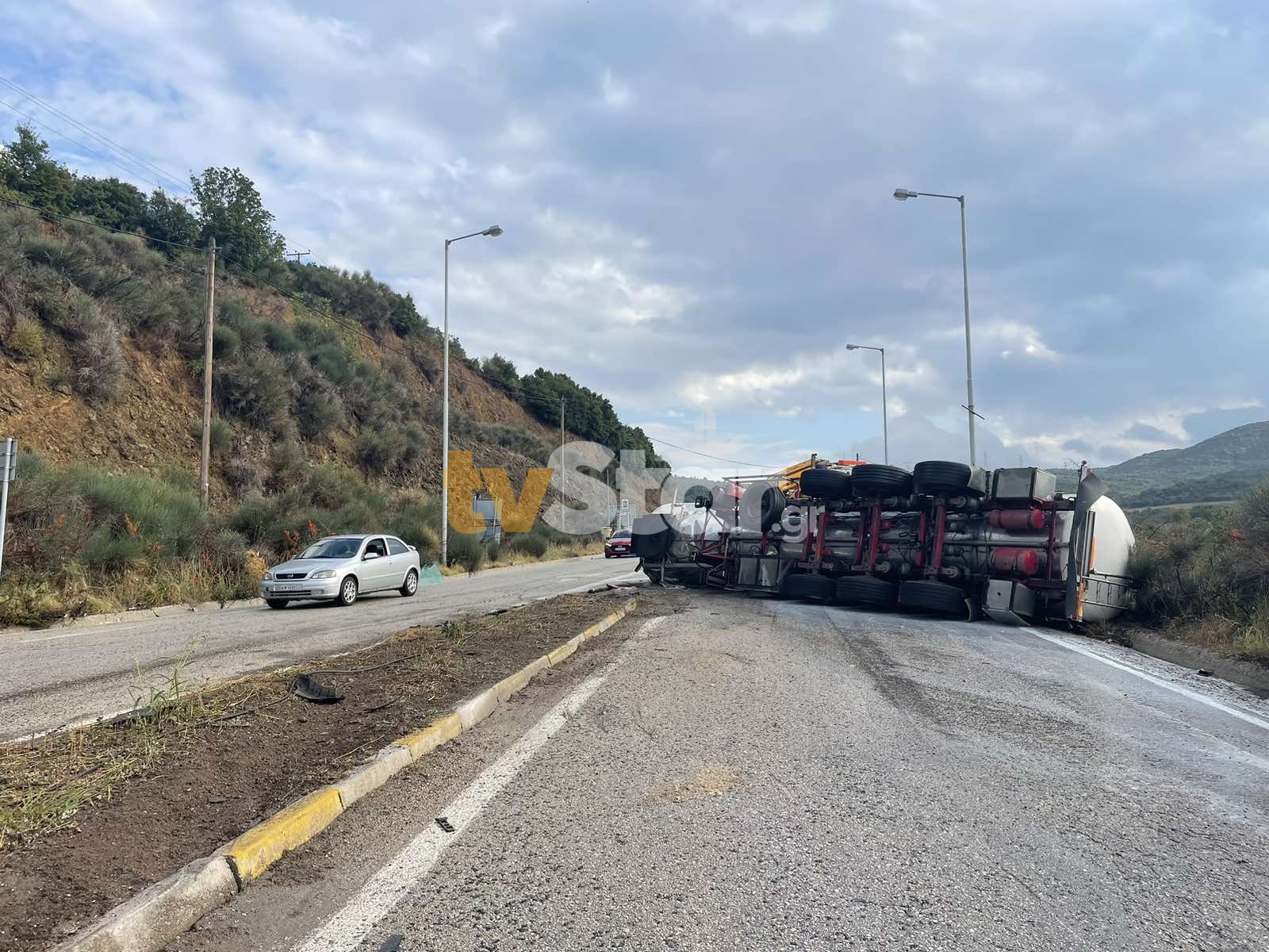 Τούμπαρε βυτιοφόρο στον δρόμο Λαμίας - Δομοκού. (φωτο video) – tvstar.gr