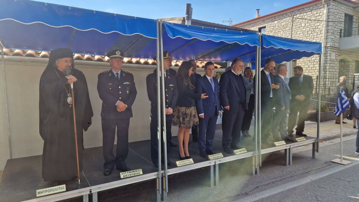 Καρπενήσι: Με την μαθητική παρέλαση ολοκληρώθηκαν οι εκδηλώσεις για την ...