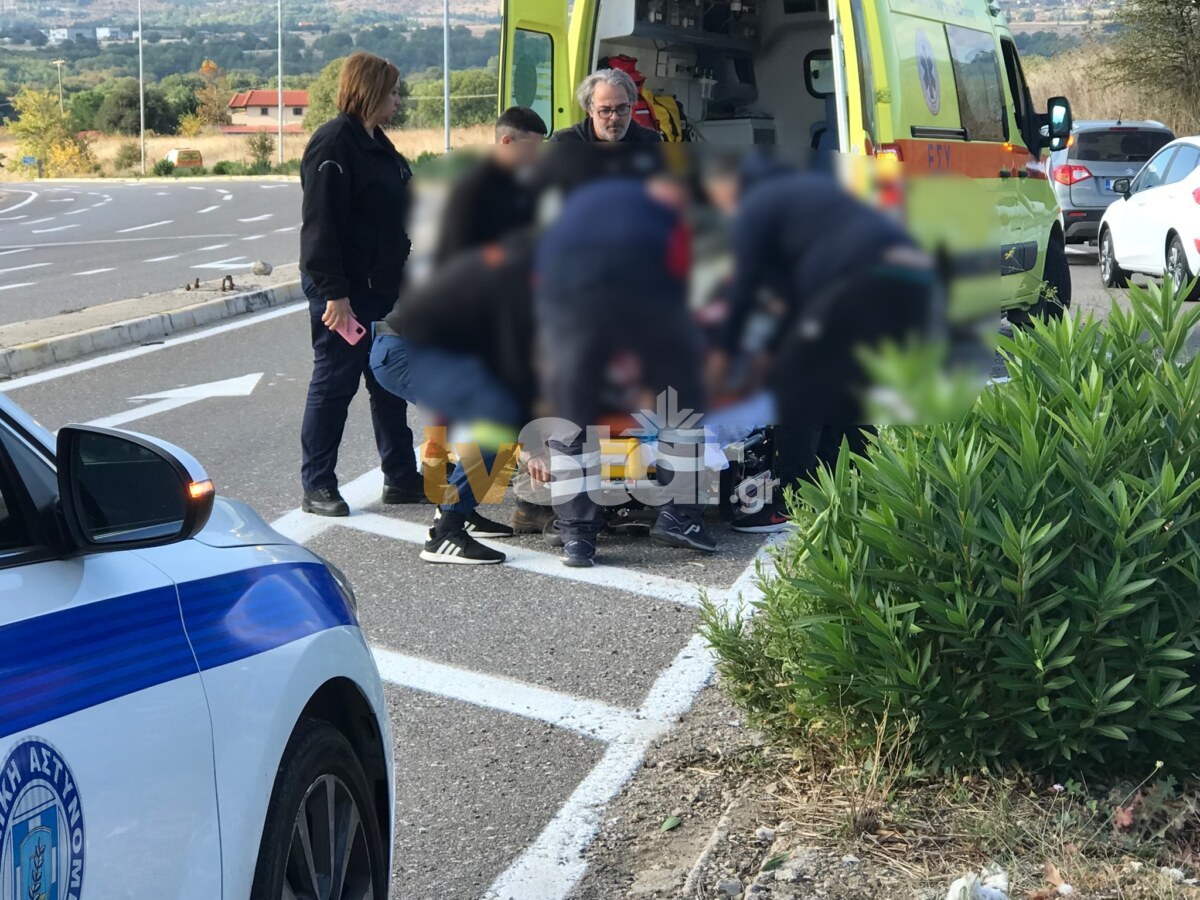 Φθιώτιδα: Σφοδρή σύγκρουση ΙΧ με μηχανή - Στο Νοσοκομείο δύο άτομα ...