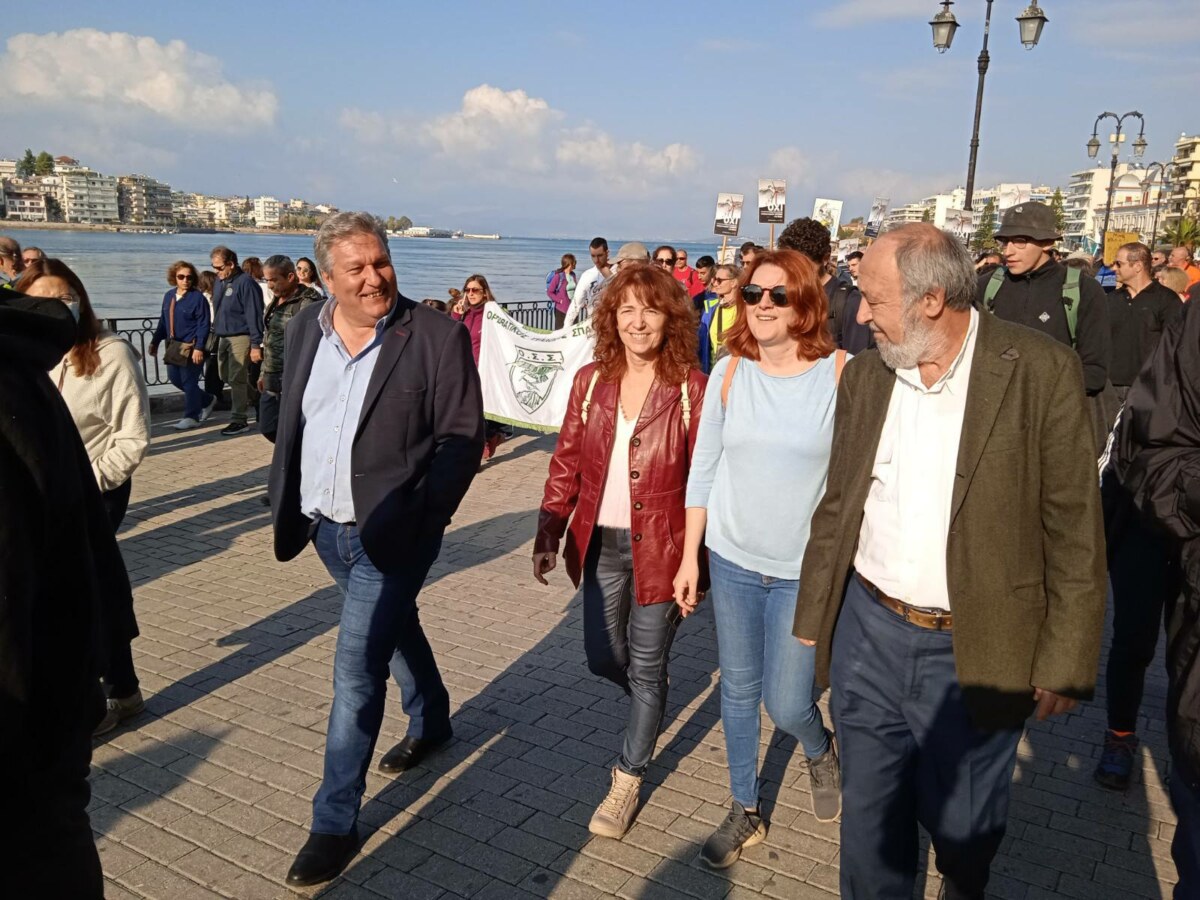 Κλιμάκιο του ΚΚΕ με επικεφαλής τον Γιώργο Μαρίνο στη μαζική συγκέντρωση ...