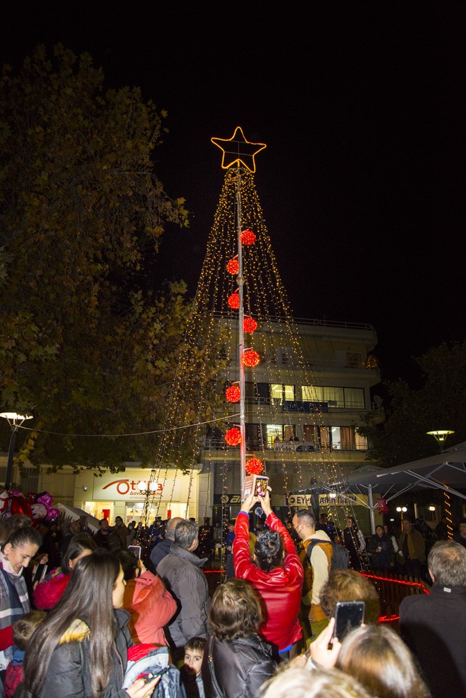 Άναψε το Χριστουγεννιάτικο Δέντρο στην Αταλάντη (φωτο) – tvstar.gr