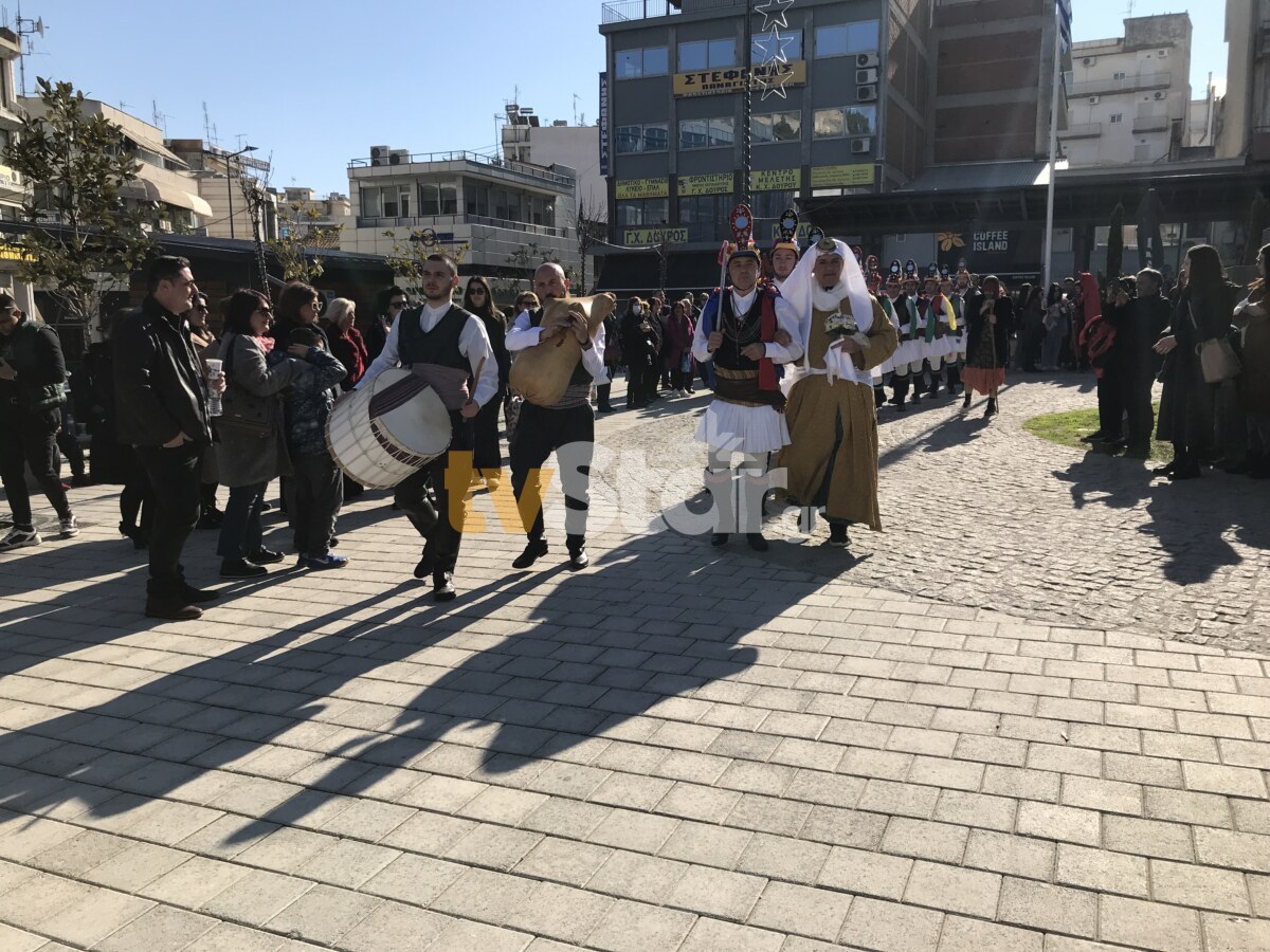 Το δρώμενο των Μωμόγερων αναβίωσε στην πόλη της Λαμίας (φωτο & video ...