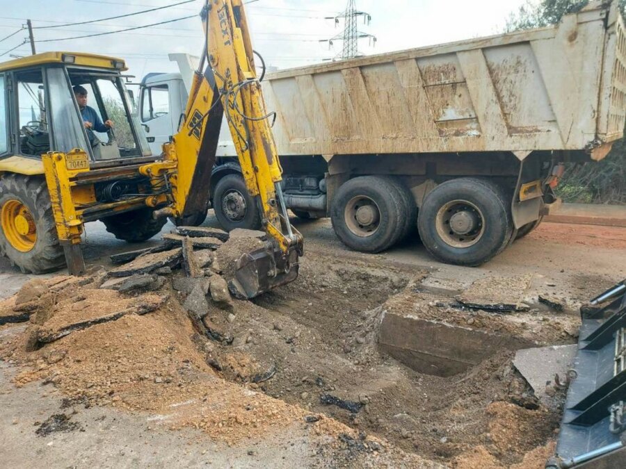 Σε εξέλιξη οι εργασίες αποκατάστασης του οδοστρώματος στην οδό Αγίου ...