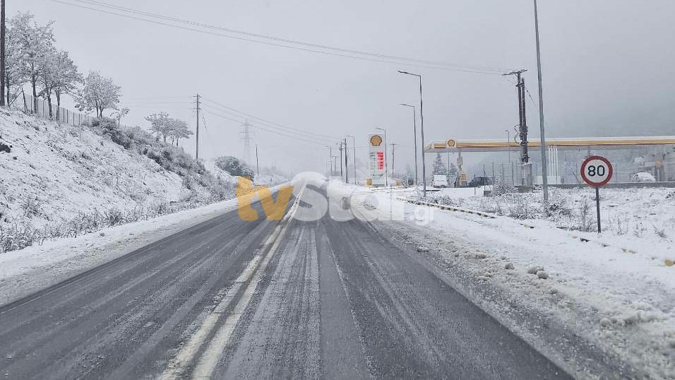 Παραμένει λευκό το τοπίο στο Καρπενήσι - Ανοιχτό το χιονοδρομικό στο ...