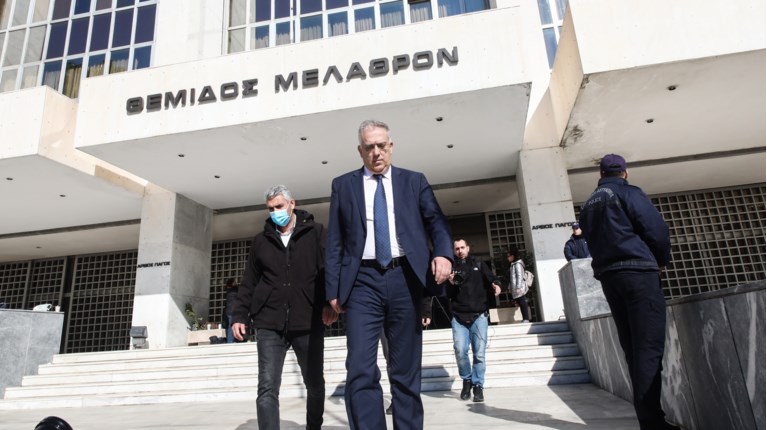 Ο Θεοδωρικάκος έκανε μήνυση και αγωγή 500.000€ κατά του αστυνομικού για ...