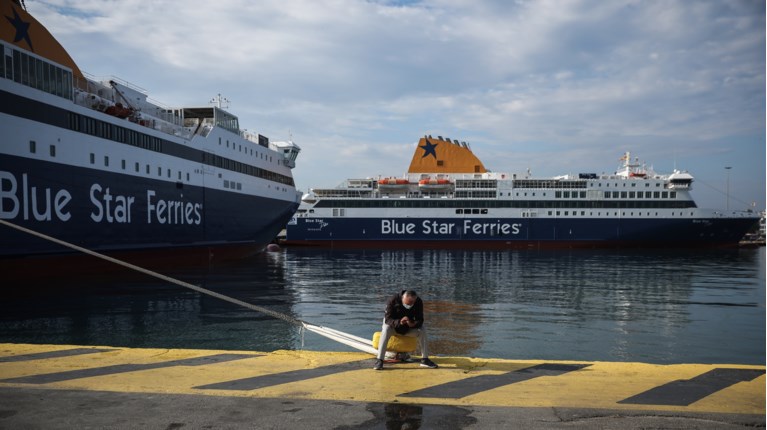 Δεμένα τα πλοία στα λιμάνια από αύριο, λόγω της 48ωρης απεργίας της ΠΝΟ ...
