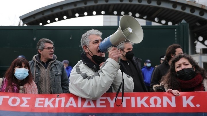 Απεργιακές συγκεντρώσεις από δασκάλους και καθηγητές, κατά της ...