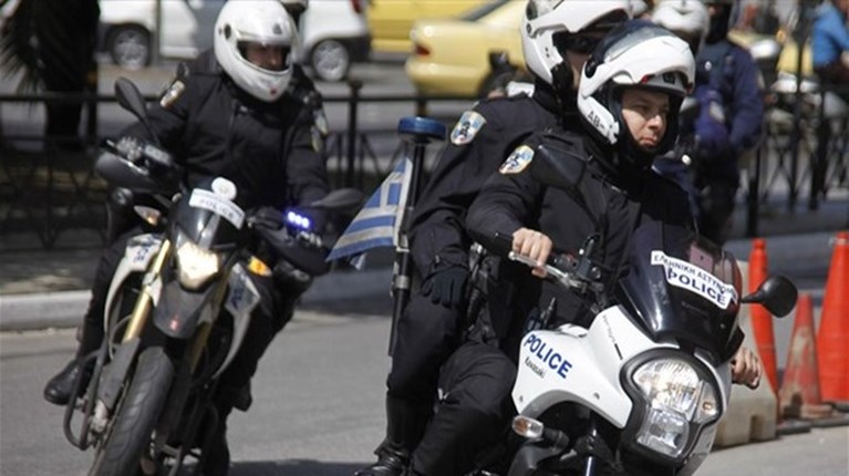 Θρασύτατη ληστεία στην Κηφισιά: 17χρονος απείλησε με μαχαίρι 14χρονο ...