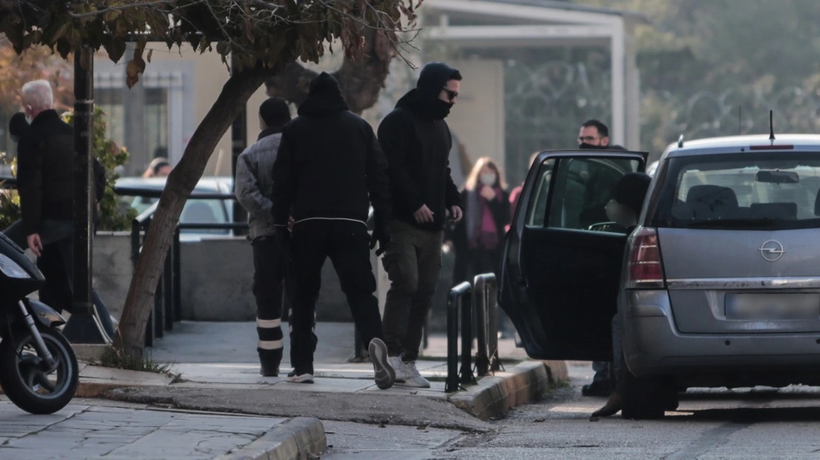 Κολωνός: Προφυλακίστηκαν οι 4 από τους πέντε συλληφθέντες για τους ...