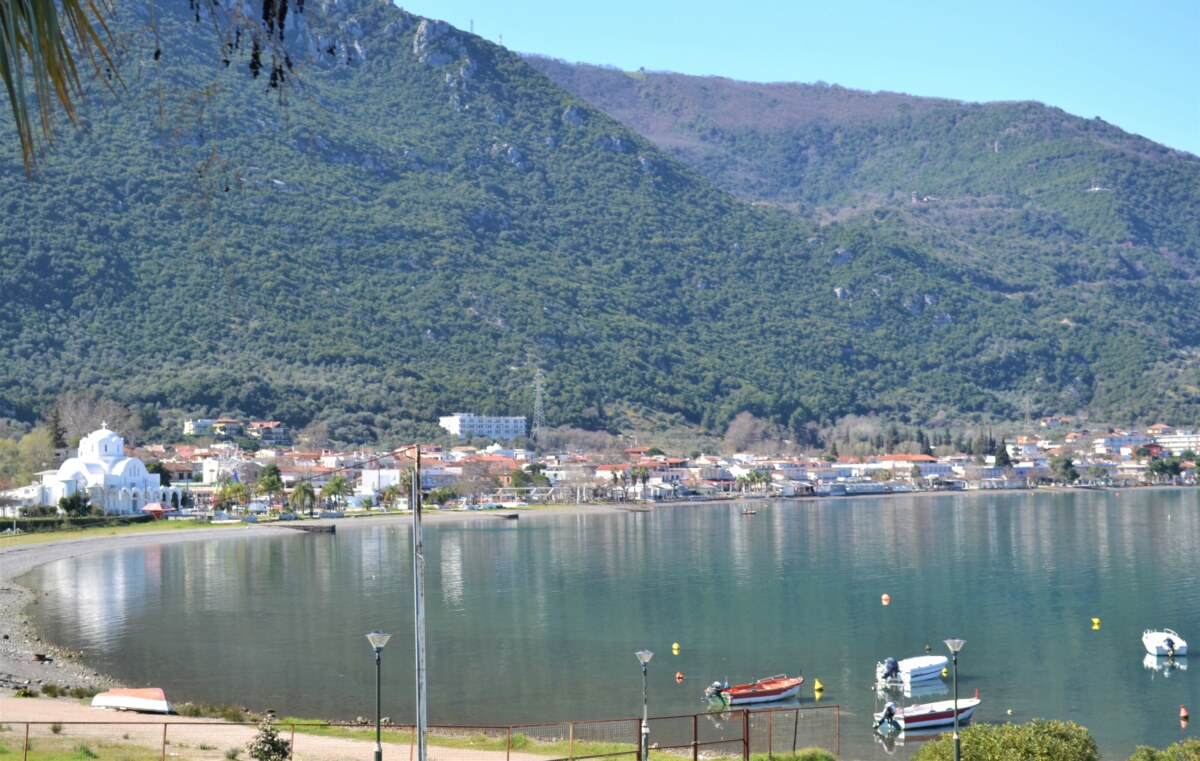 Στο 90% η πληρότητα των καταλυμάτων στα Καμένα Βούρλα για τον Αύγουστο ...