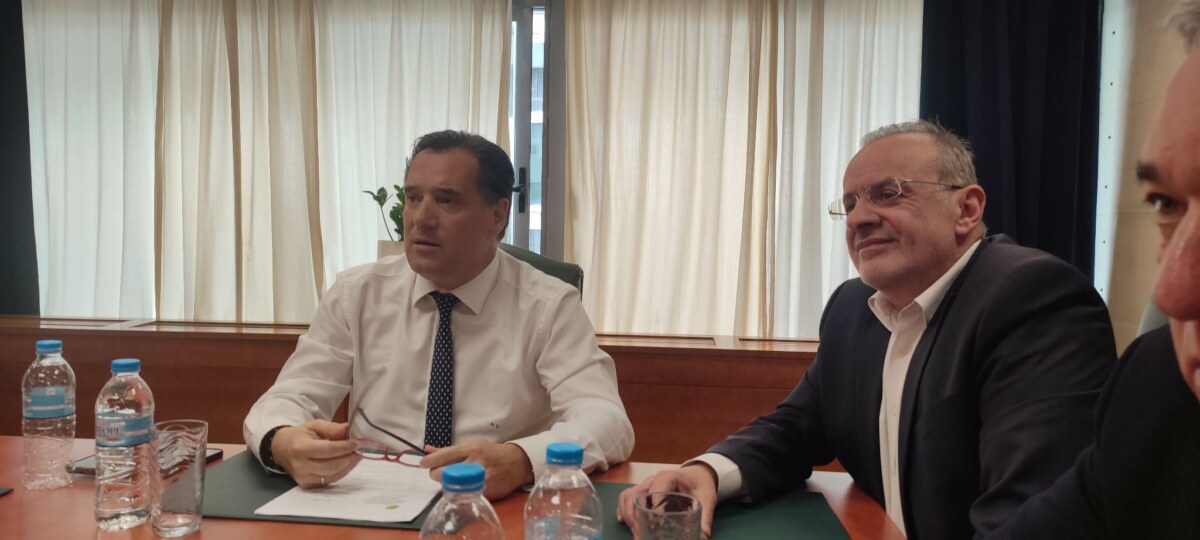 Με χαμόγελα έφυγαν από το γραφείο του Άδωνη Γεωργιάδη αυτοδιοικητικοί ...