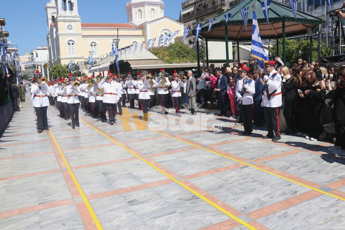 Η μαθητική και στρατιωτική παρέλαση της 25ης Μαρτίου στη Λαμία (φωτο ...