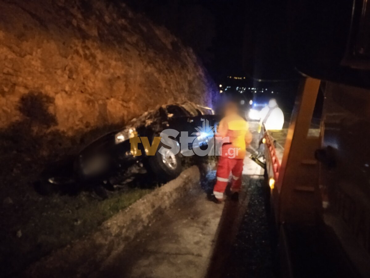 Αγροτικό βγήκε εκτός δρόμου και σκαρφάλωσε στο πρανές. (φωτο) – tvstar.gr