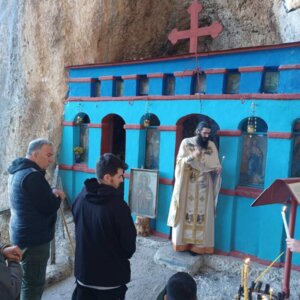 Το θρησκευτικό προσκύνημα των «Αρσαλιωτών» στη σπηλιά της Αγίας ...