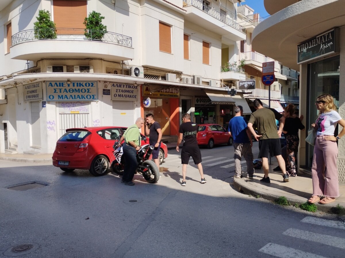 Λαμία πριν λίγο: Τροχαίο στο κέντρο (φωτογραφίες) – tvstar.gr
