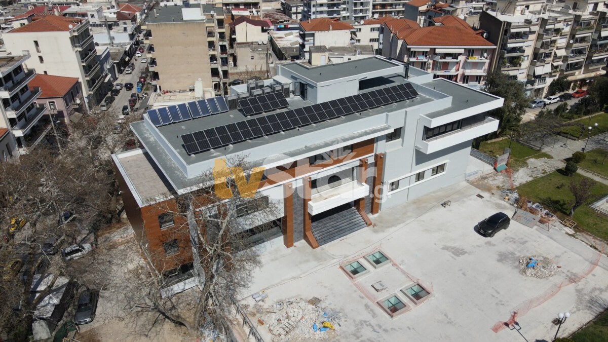 Λιβαδειά: Ξεκίνησε η μεταφορά στο νέο Δημαρχείο Λεβαδέων. Επόμενος ...