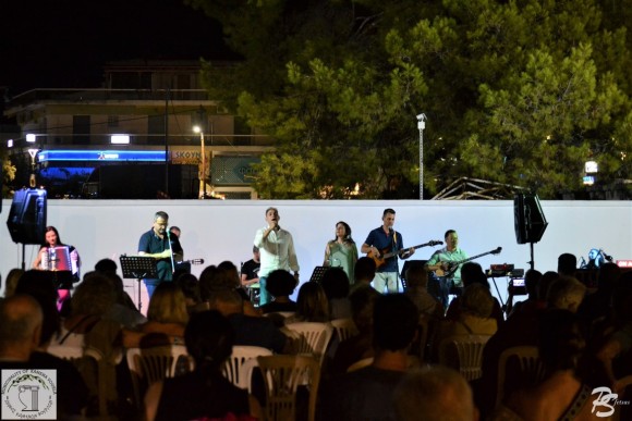 Οι «ΖΩΝΤΑΝΟΙ ΜΟΥΣΙΚΟΙ… στα μεσαία» ταξίδεψαν το κοινό στα Καμένα Βούρλα ...
