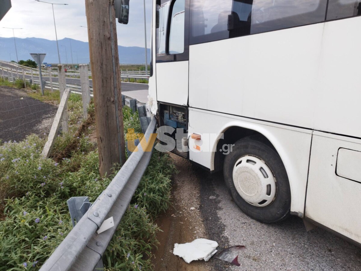 Σύγκρουση ΙΧ με λεωφορείο στην είσοδο της Λαμίας - Δύο επιβάτες στο ...