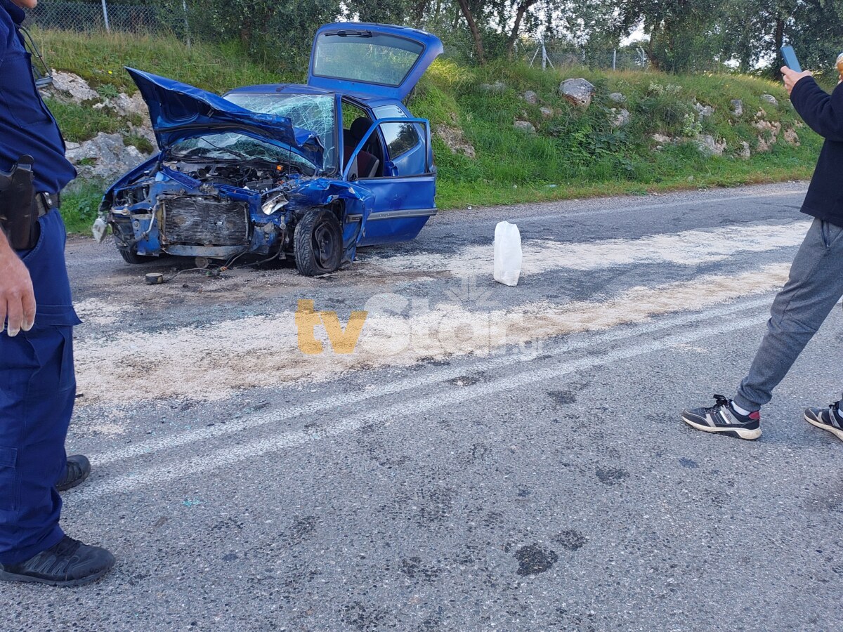 Λαμία: Αυτοκίνητα συγκρούστηκαν μετωπικά (φώτο) – tvstar.gr