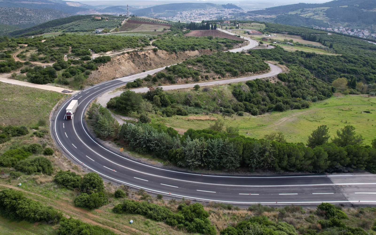 Νέα ασφαλτόστρωση με αντιολισθηρό τάπητα επί της εθνικής οδού Λαμίας ...
