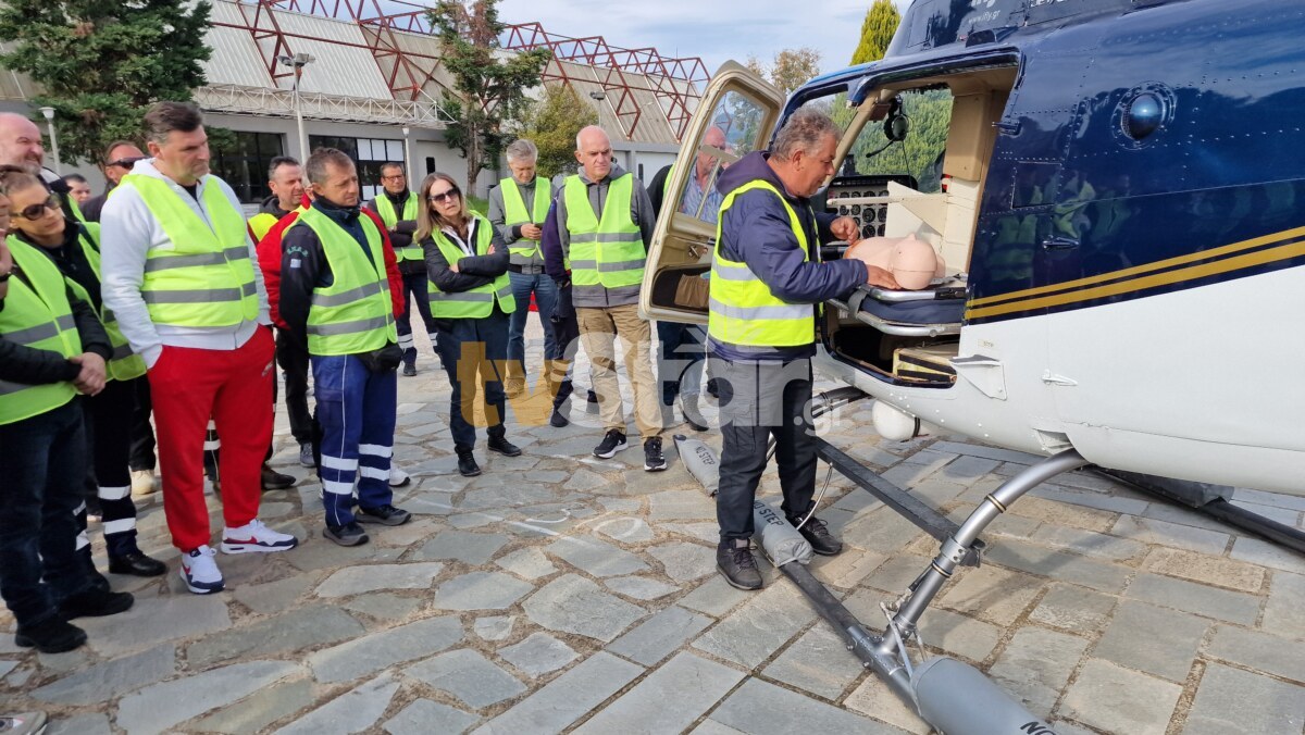 Λαμία: Εκπαιδεύονται σε αεροδιακομιδές με ελικόπτερα οι διασώστες του ...