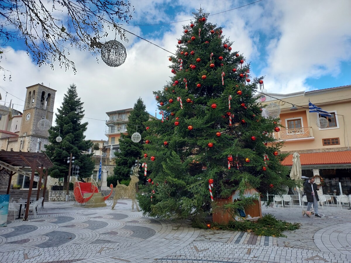 Ξεκίνησε το εορταστικό ωράριο στο Καρπενήσι - Κοντά στο 100% η πληρότητα στα ξενοδοχεία (βίντεο ...