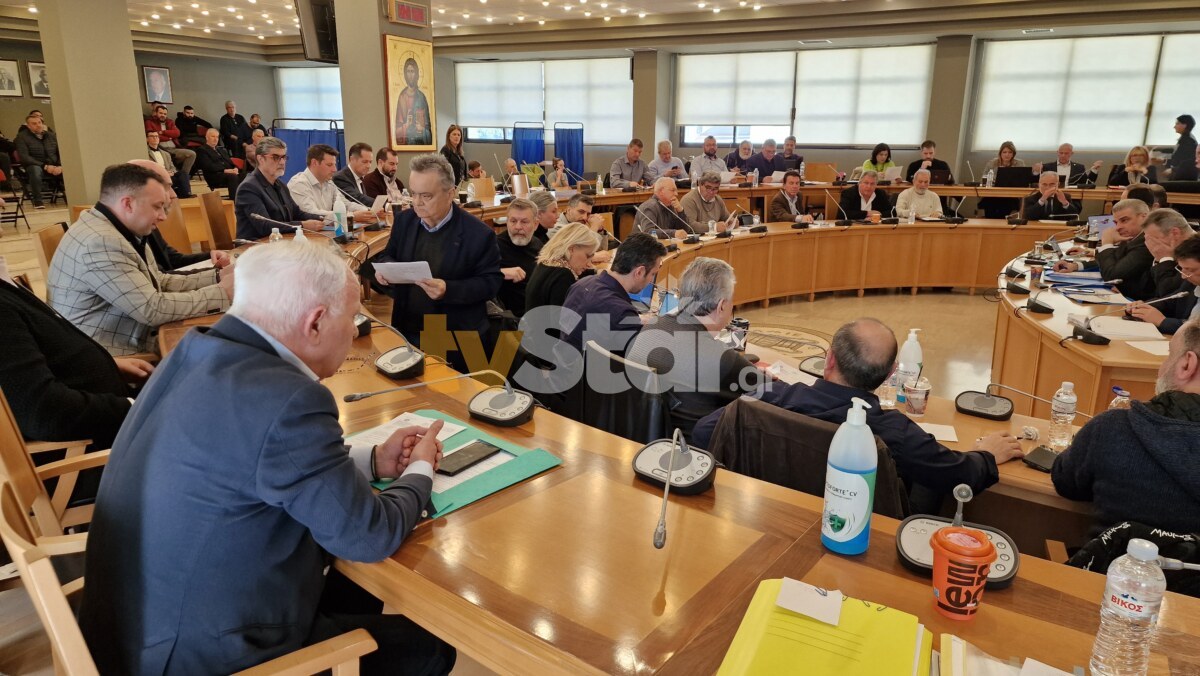 Στερεά: Άφησαν τα μπλόκα και πήγαν στο περιφερειακό συμβούλιο. (φωτο ...