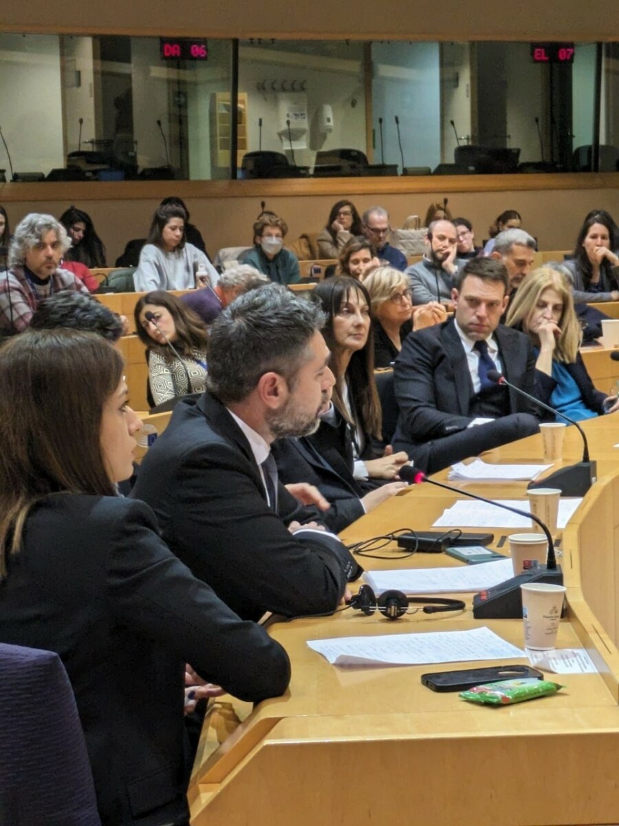 Σαρακιώτης στο Ευρωκοινοβούλιο για τα Τέμπη: Φωνάζουμε για Δικαιοσύνη ...
