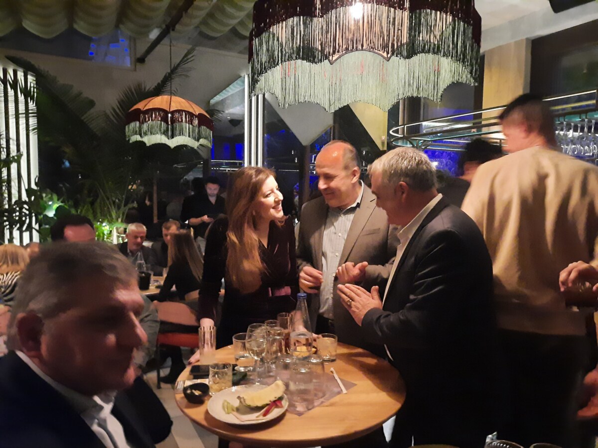 Πλήθος κόσμου και τοπικών αρχών τίμησαν τη γιορτή των Καταστηματαρχών ...