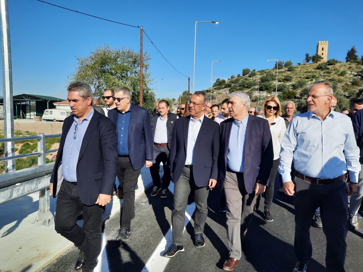 Τέλος η ταλαιπωρία...Παραδόθηκε η γέφυρα των Φύλλων παρουσία του ...