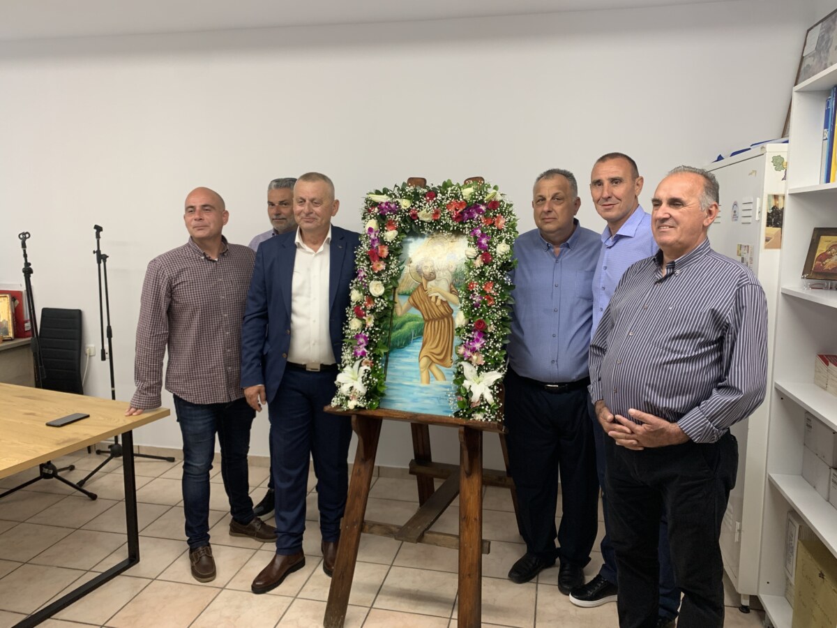 Πλήθος κόσμου στα εγκαίνια των νέων εγκαταστάσεων της Ένωσης Ραδιοταξί ...
