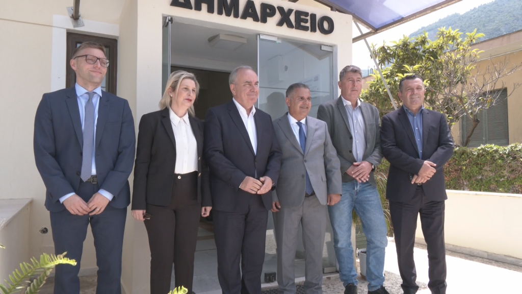 Στα Καμένα Βούρλα ο αναπλ. υπουργός Οικονομικών Νίκος Παπαθανάσης ...