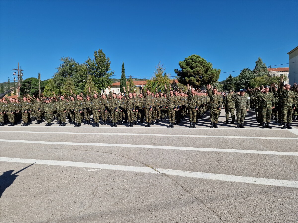 Ορκωμοσία στο Κέντρο Εκπαίδευσης Υλικού Πολέμου στη Λαμία. (video ...