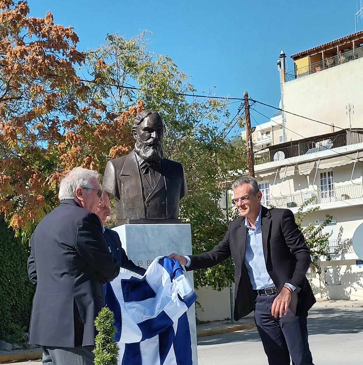 Συγκίνηση και περηφάνια στα Αποκαλυπτήρια της Προτομής του Θεόδωρου ...
