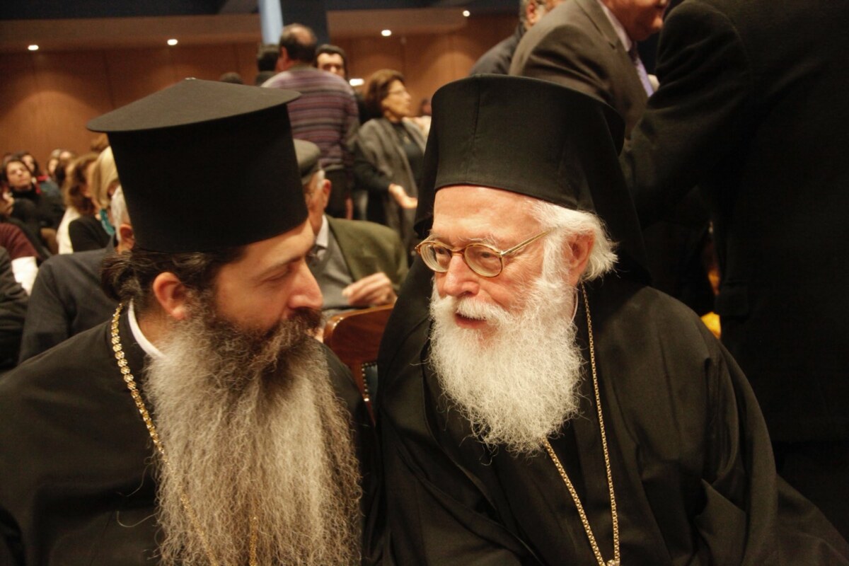 Από τις βουνοκορφές του Παρνασσού με ευγνωμοσύνη η Φθιώτιδα κλίνει γόνυ ...