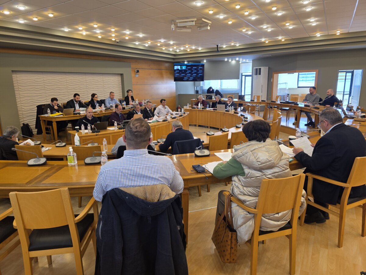 Η τραγωδία των Τεμπών στο περιφερειακό συμβούλιο Στερεάς. (video ...