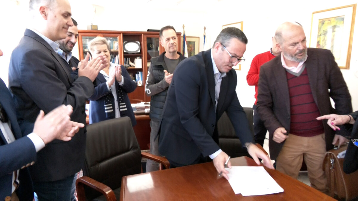 Υπεγράφη η σύμβαση για το κλειστό γήπεδο-«μπαλόνι» δήμου Ερέτριας ...