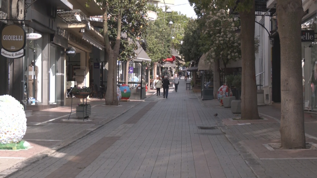 Αυξημένη κίνηση στους δρόμους της Λαμίας - Περιορισμένες αγορές (ΒΙΝΤΕΟ ...