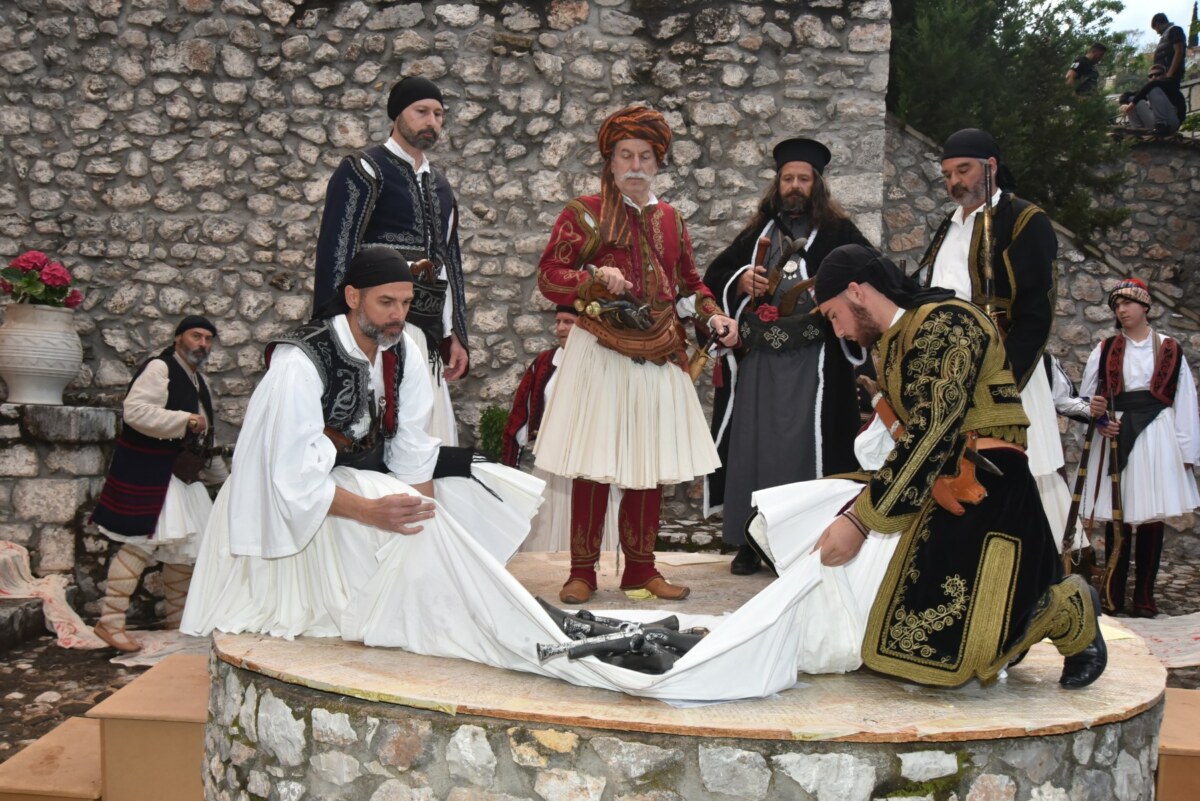 Κορυφώθηκαν οι εκδηλώσεις του Δήμο Δελφών για την 204η Επέτειο της ...
