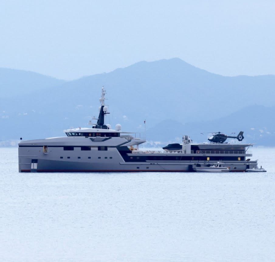 Σε Ιτέα & Γαλαξίδι το πλωτό παλάτι του μεγιστάνα ιδρυτή του Meta M ...