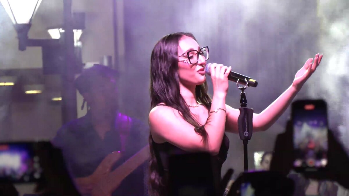 Έκλεψε καρδιές η Κλαυδία στα Ψαχνά (video) – tvstar.gr