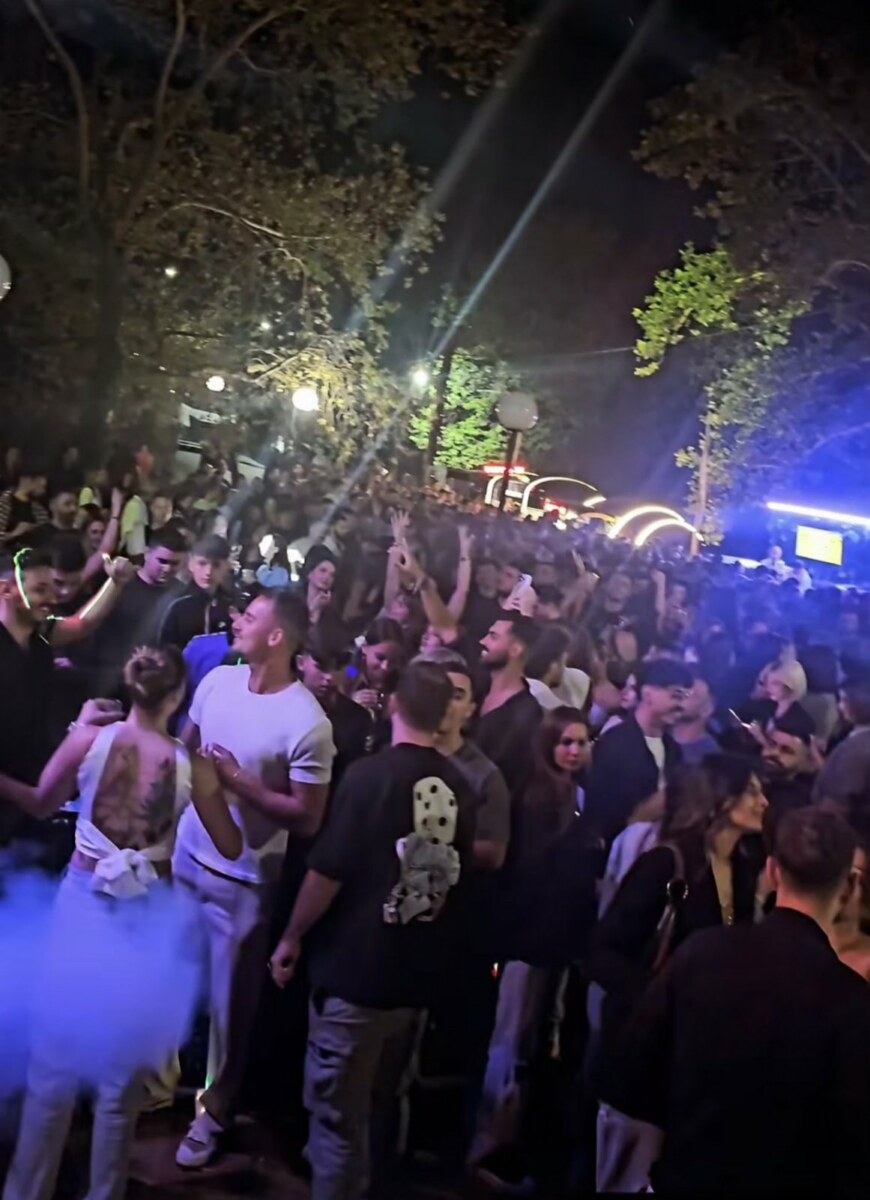 Σύσσωμη η νεολαία της Λαμίας στο πάρτυ στο Γοργοπόταμο - Δεν έλλειψαν ...