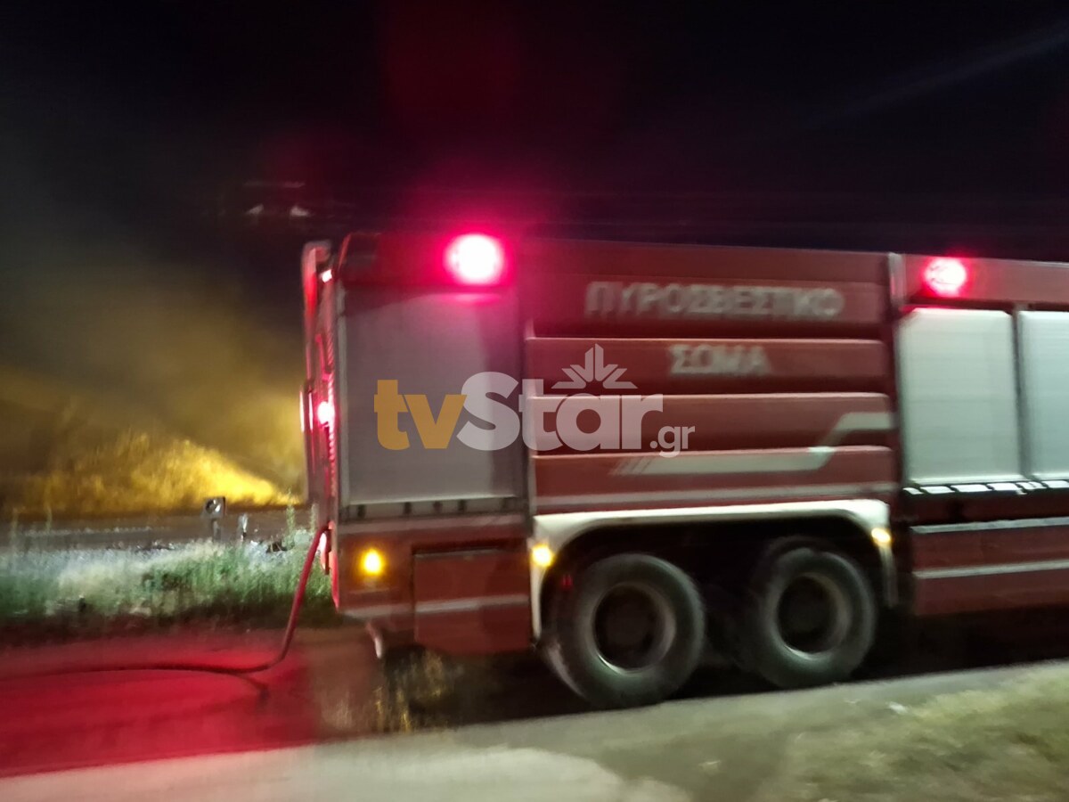 "Στάχτη" νταλίκα φορτωμένη με άχυρα στην Αλίαρτο. (φωτο - video ...