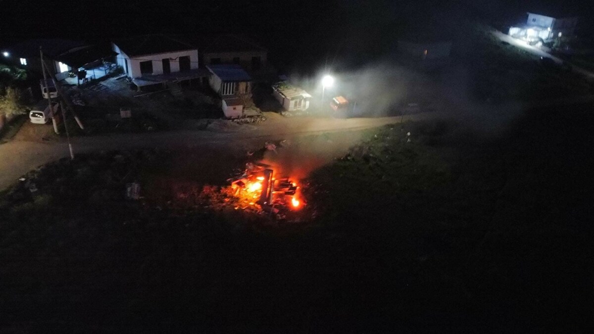 Επίθεση σε αστυνομικό από ΡΟΜΑ - Ανυπόφορη η ζωή στη Χαραυγή Χαλκίδας ...