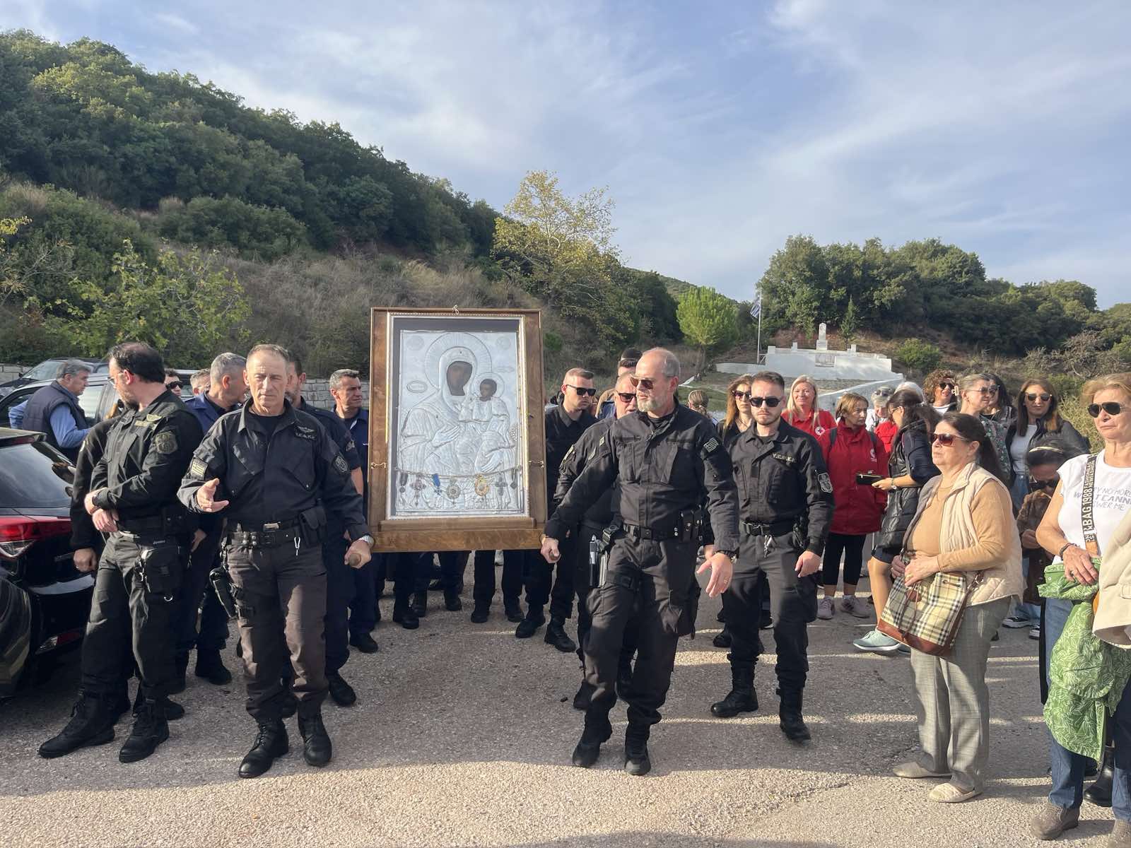 Λαμία: Με πεζή λιτανεία από το μοναστήρι της Αντίνιτσας έφτασε στον ...